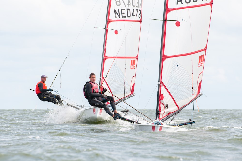 Bruce Keen wint na zenuwslopende strijd MUSTO Skiff World Championship ...